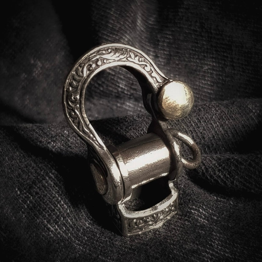 Ornate catapult shackle from Covenant gears – Kruger EDC